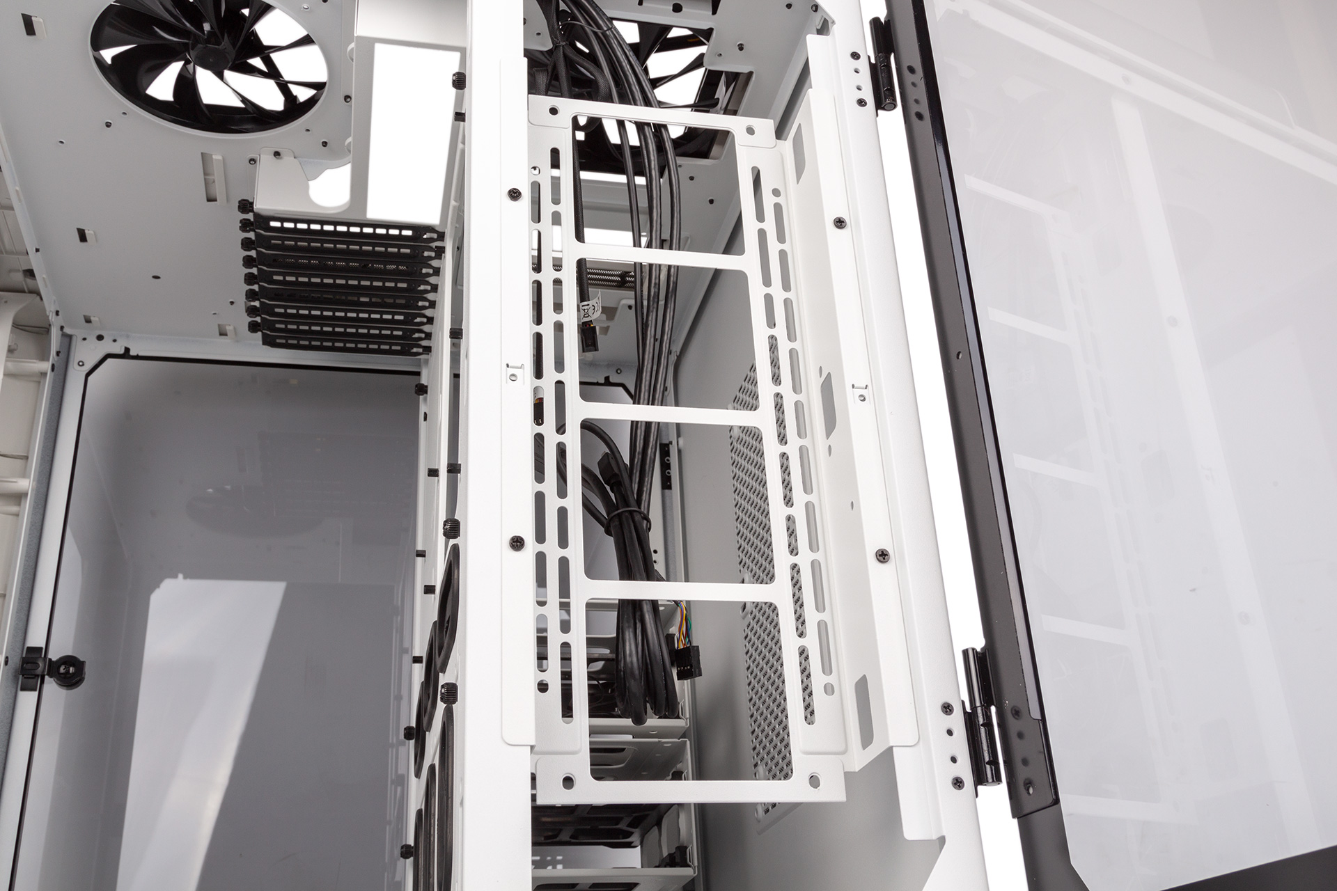 Thermaltake Level 20 HT Snow Edition Review | bit-tech.net